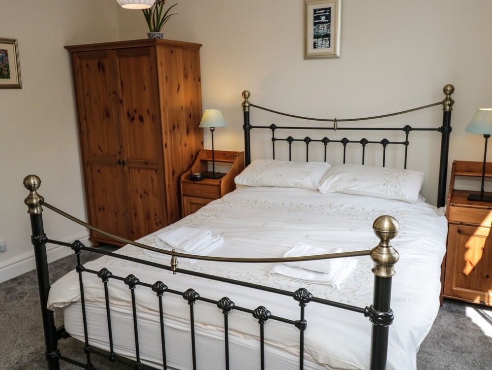 SILVERTHWAITE, family friendly, with a garden in Windermere ...