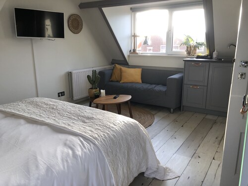Studio Bed Aan Zee, 150m Van Het Strand En Dorp - Países Bajos