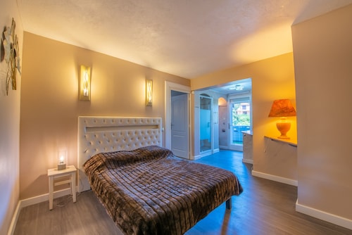 Appartement Avec Terrasse & Jacuzzi, 600 M Plage - Var