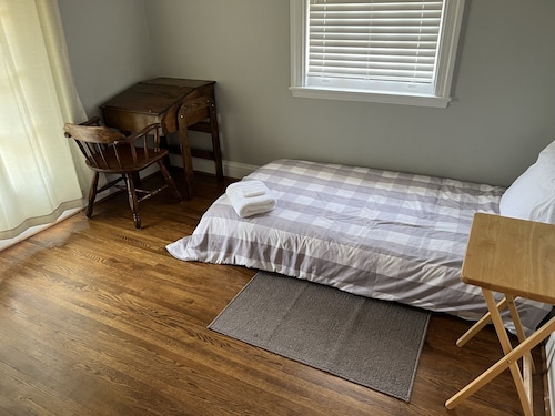 Hotel Style Guest Suite (W/50 In Tv, & High Speed<br>internet Wifi 600 Mbps ) - Lynchburg