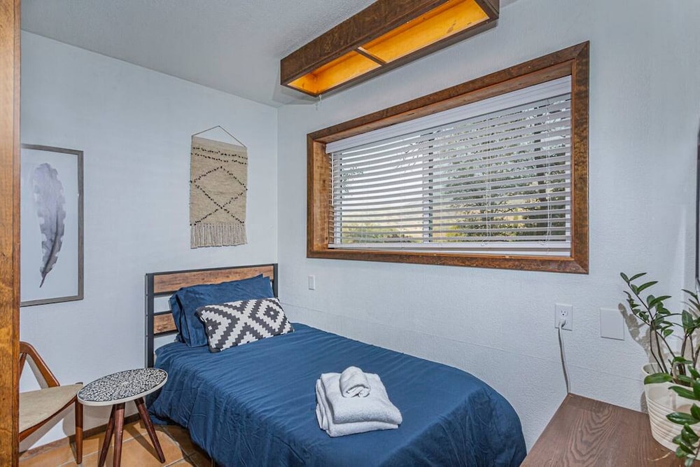 Sequoia “Tree house” Light & Bright - Three Rivers | Vrbo