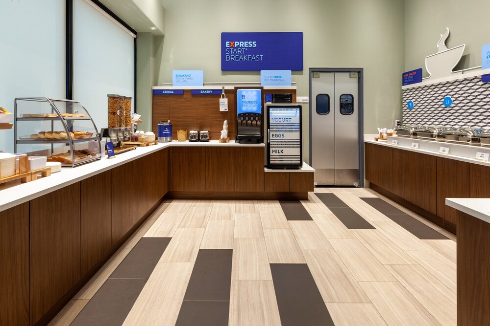 Holiday Inn Express NYC Brooklyn - Sunset Park, an IHG Hotel in New ...