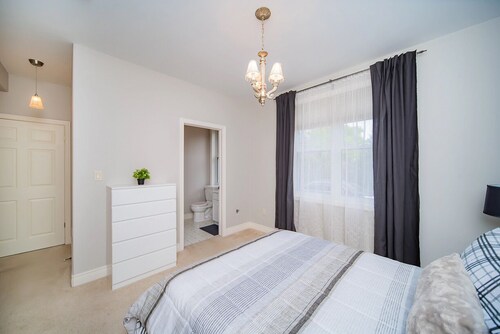 Entire Cottage With Waterfront View - Niagara Falls