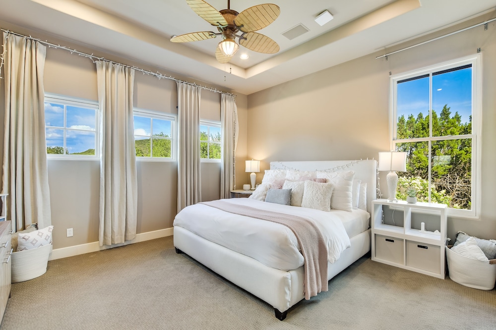 Above Sunset PointI Waterfront I Lake Travis I Pool&Spa I Game Room I ...