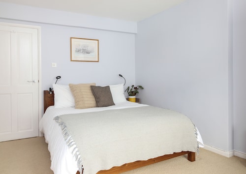 Stylish Dartmouth House With Balcony & Views - Dartmouth