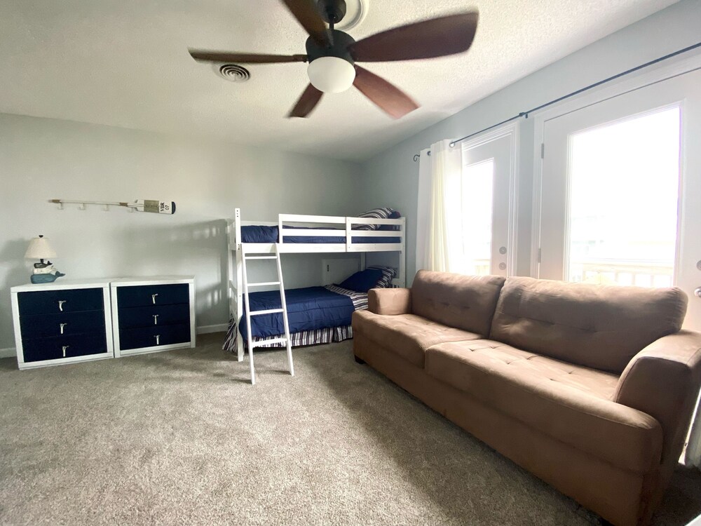 The Beach Barn - Dog-Friendly, Sleeps 10, Free Linen, Shibumi & RV ...