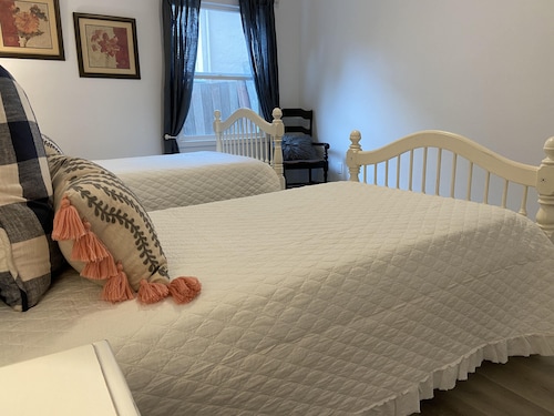 Charming San Carlos 2br Newly Remodeled - Woodside, CA