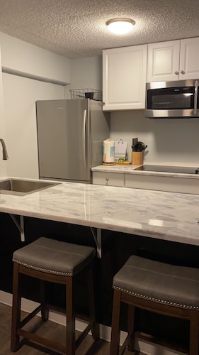 Waikiki 1 Brm With 1 Parking 5min Walk To Thebeach - Honolulu, HI