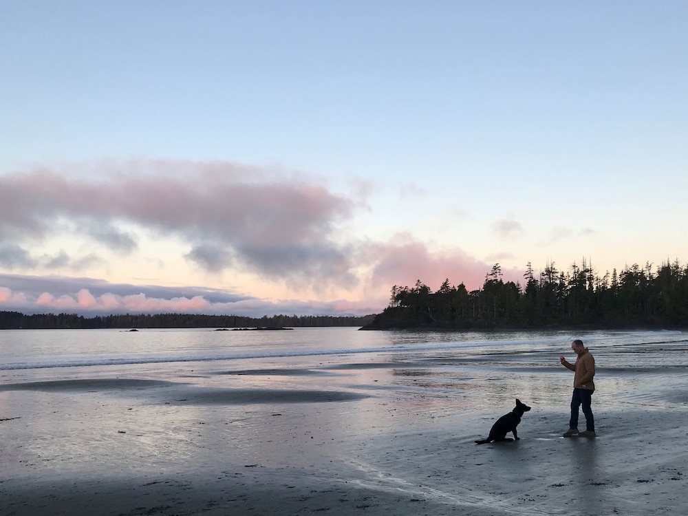 Mackenzie Beach Resort in Tofino | Best Rates & Deals on Orbitz
