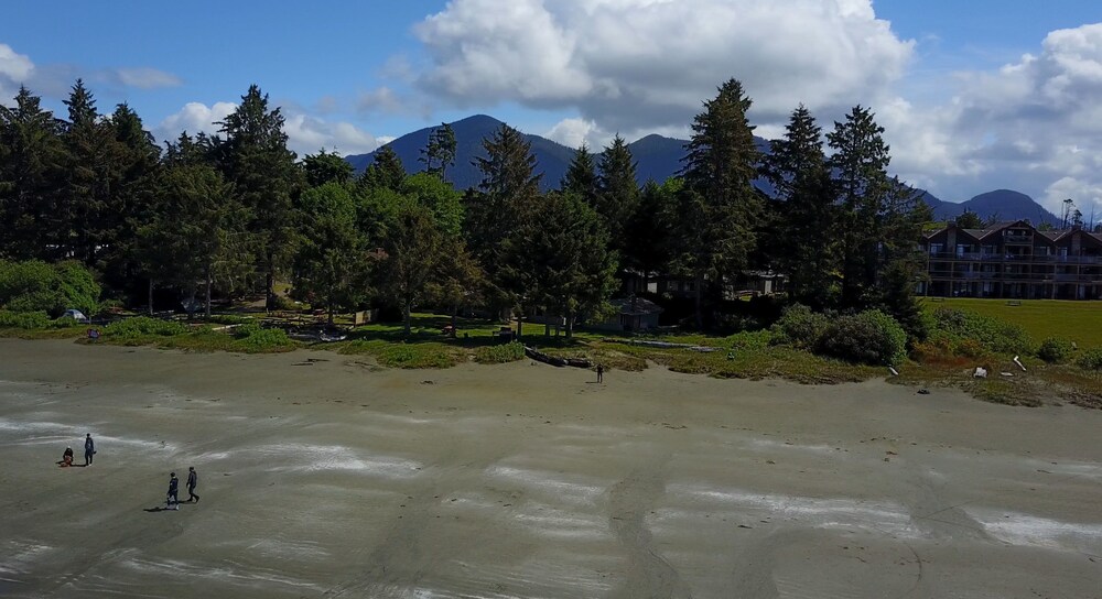 Mackenzie Beach Resort, Tofino: Room Prices & Reviews | Travelocity