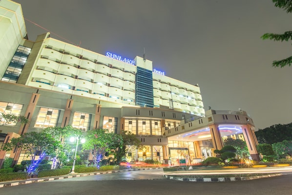 Book Sunlake Waterfront Resort and Convention in Jakarta | Hotels.com