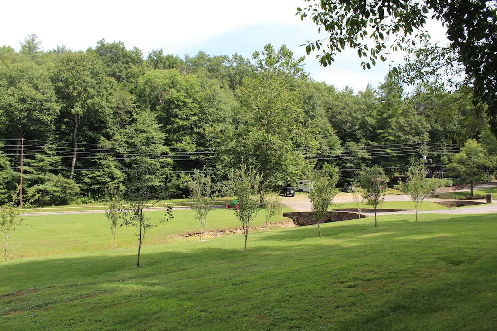 Springmaid Mountain in Spruce Pine | Best Rates & Deals on Orbitz