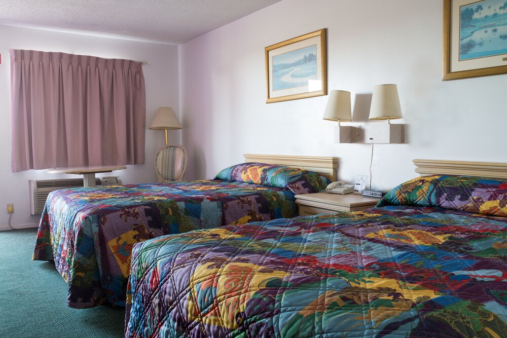 Magic Castle Inn and Suites, Orlando: Room Prices & Reviews | Travelocity