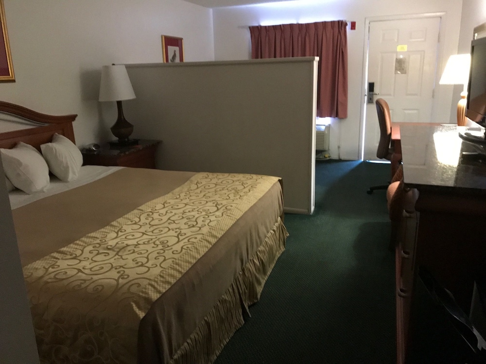 Magic Castle Inn and Suites, Orlando: Room Prices & Reviews | Travelocity