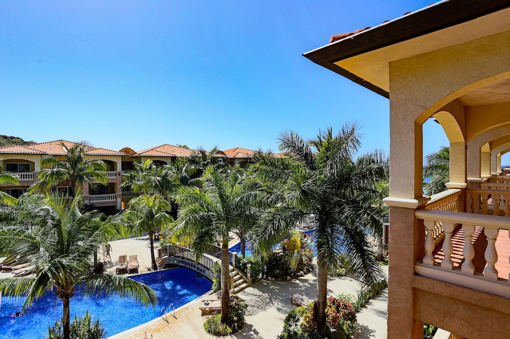 Infinity Bay Spa & Beach Resort in Roatan | Hotel Rates & Reviews on Orbitz