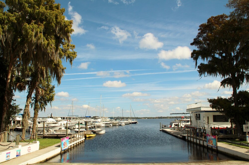 Crystal Cove Hotel in Palatka | Best Rates & Deals on Orbitz