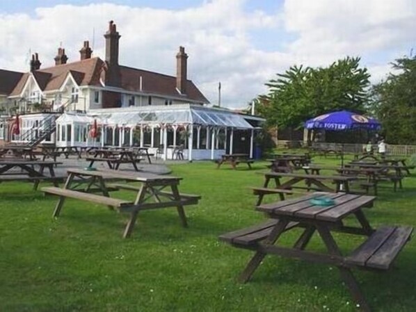 Book The Victory at Mersea in Colchester | Hoteles.com