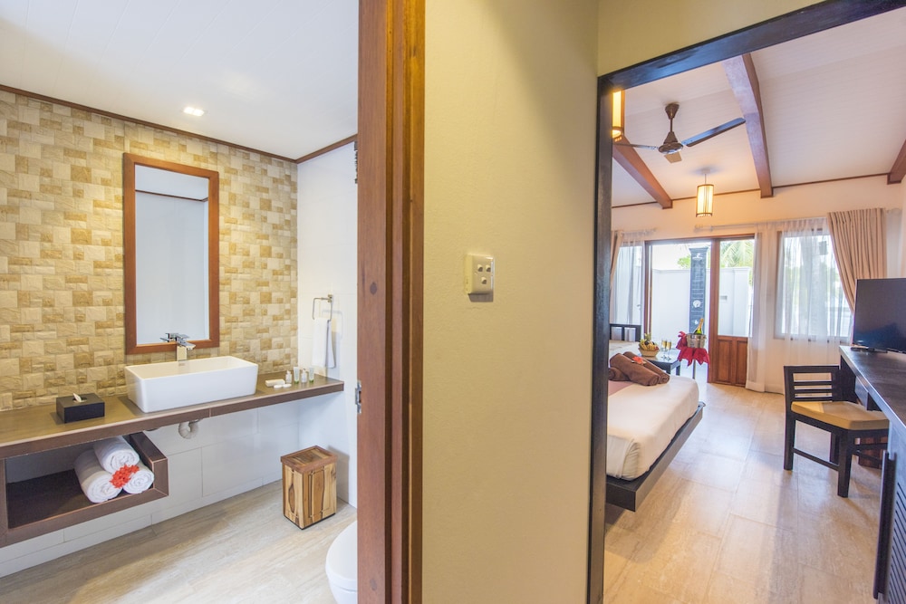 Fun Island Resort & Spa in Bodufinolhu | Best Rates & Deals on Orbitz