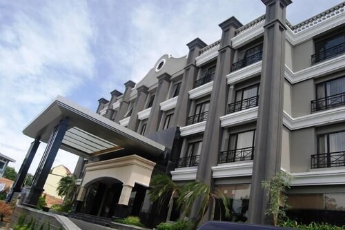 The Axana Hotel Padang, IDN - Best Price Guarantee | lastminute.com.au