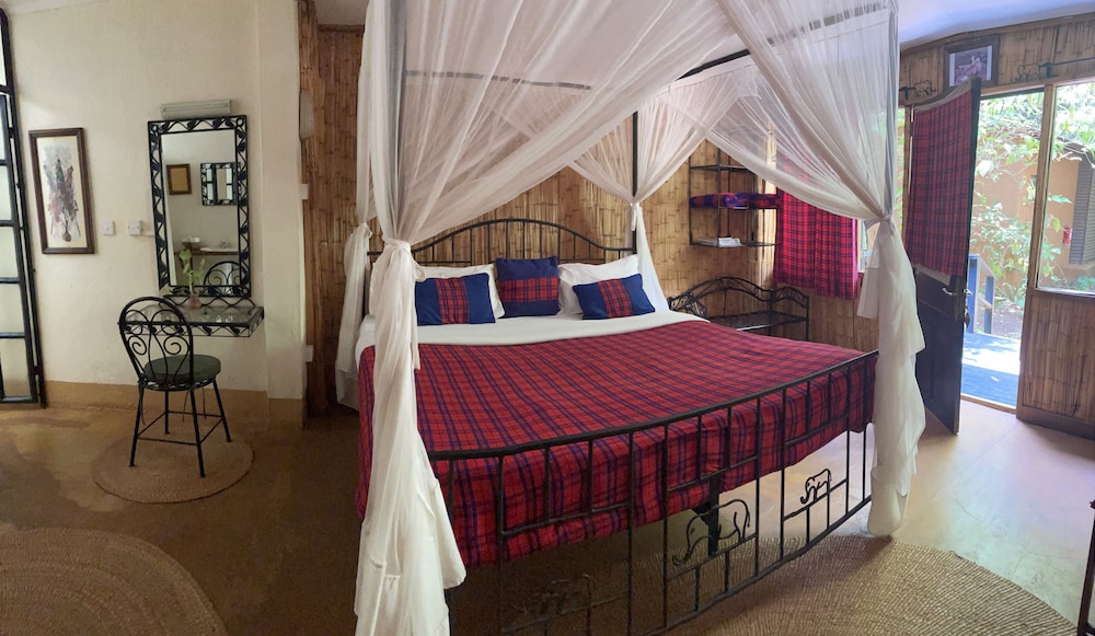 Octagon Lodge: AU$288 Rooms, Reviews & Deals (Karatu, TZA) | Wotif