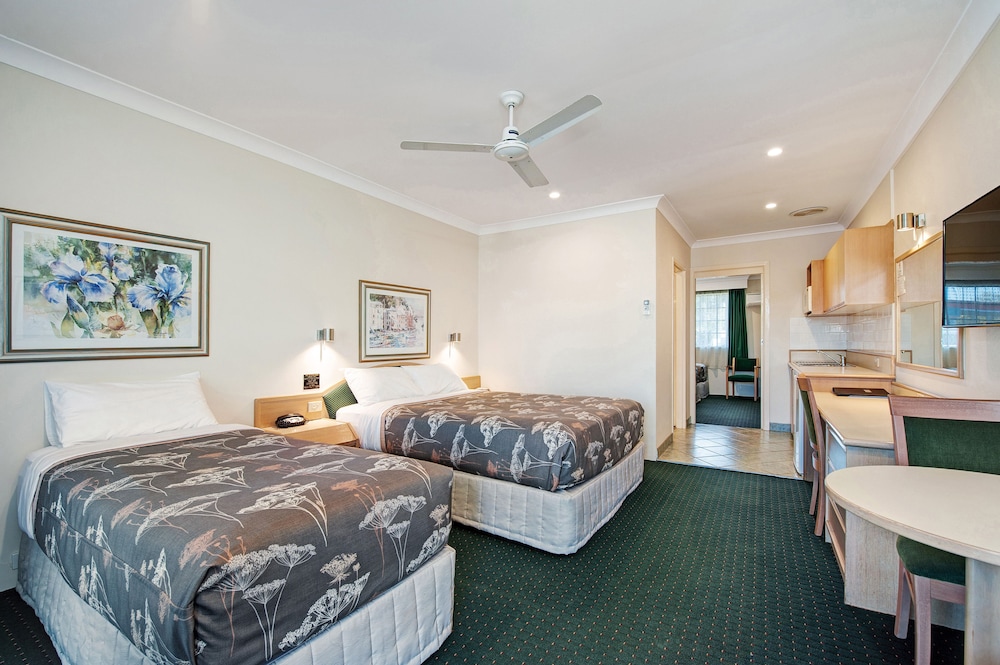Colonial Terrace Motor Inn, Maitland: $92 Room Prices & Reviews ...