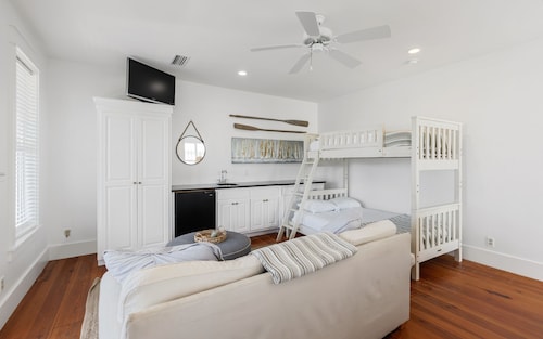 Fleur De Sea - Seacrest Beach With Resort Community Pool, Carriage House! - Rosemary Beach, FL