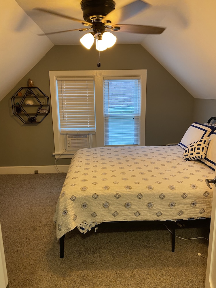 Remodeled Cape Cod within steps of Lake Michigan - Sheboygan | Vrbo