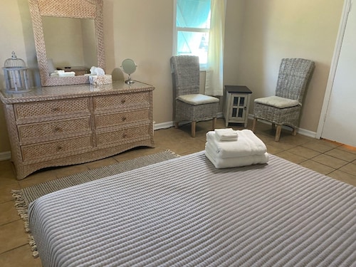 Classic Obx Flattop, 3 Min Walk To Beach, Pet Friendly, Fenced Yard, Location!! - Kill Devil Hills, NC