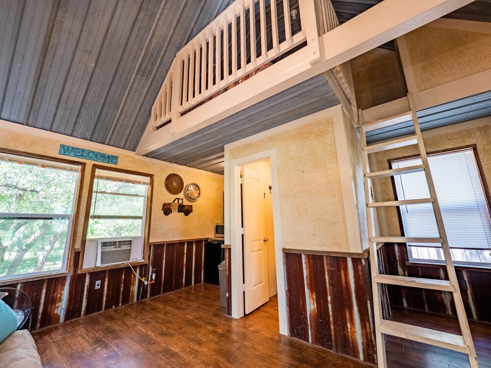 Cozy Cabins at Best Day Ever Ranch in Whitewright | Best Rates & Deals ...