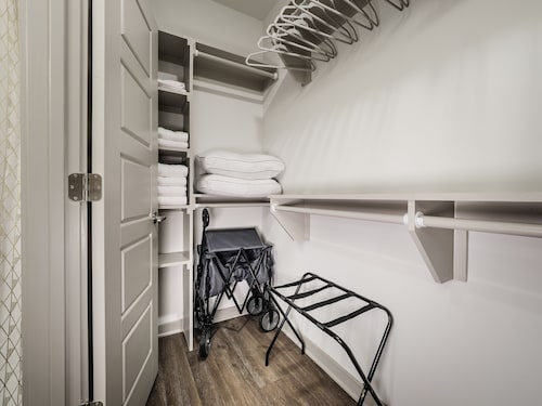 59 M² Apartment ∙ 1 Bedroom ∙ 4 Guests - Glen Burnie, MD
