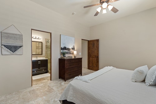 Modern And Spacious With Huge Pool, Game Room, Theater, Ping Pong, Poker Table# - Scottsdale, AZ