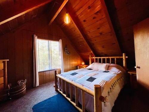 Bears Chalet•ski•view•spa•arcade•fooseball•dogs Ok - Big Bear Lake, CA