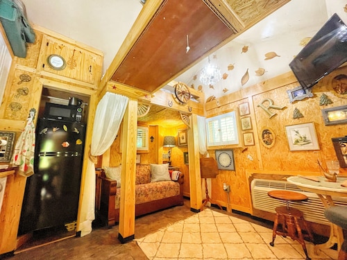 Tiny Hidden Gem, Wifi,hot Tub,secluded - Cosby, TN