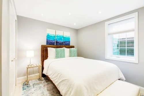 Stylish Modern Suite In The Heart Of Chevy Chase! - Bethesda, MD