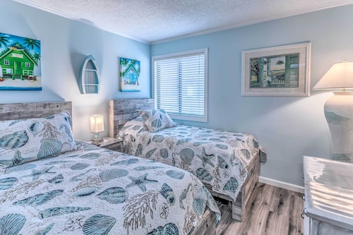 New! Coastal Escape, Block To N Myrtle Beach Shore - North Myrtle Beach, SC