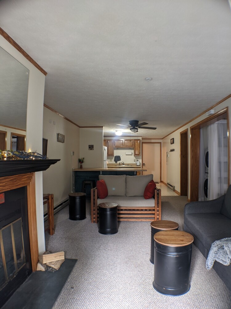Spacious 2 Bedroom Blue Knob Ski Condo Mountain Getaway , Claysburg ...
