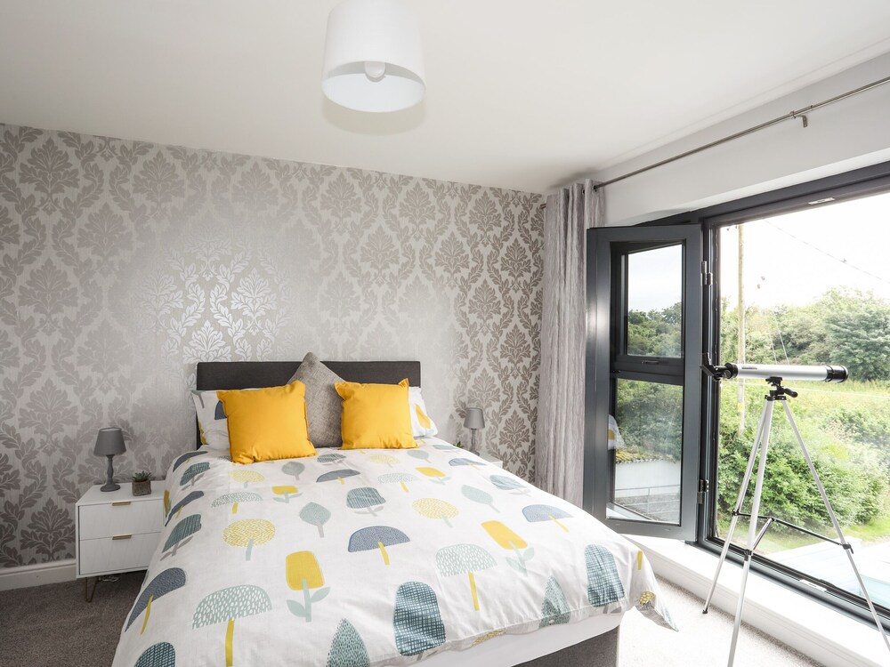 ARLAN, pet friendly, character holiday cottage in Benllech - Llanfair ...