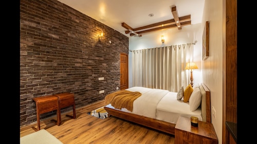 Getaway Bungalow With Himalayan Belt View | Bnbme - Dhanaulti