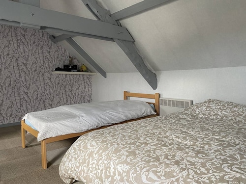 Maison De 110m², En Plein Centre De Planguenoual, Disposant D'un Grand Jardin Clos. - Lamballe