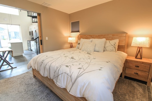 Chalet With On-site Hot Tub, Pool, Fitness - Whitefish, MT