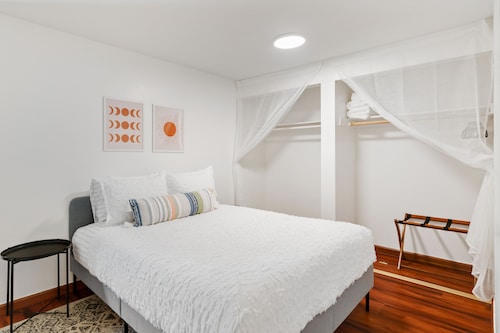 Sw Portland Retreat, Full Amenities, Kitchen + W/d - Beaverton, OR