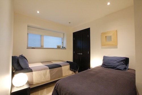 Central Lonsdale Luxury - North Vancouver