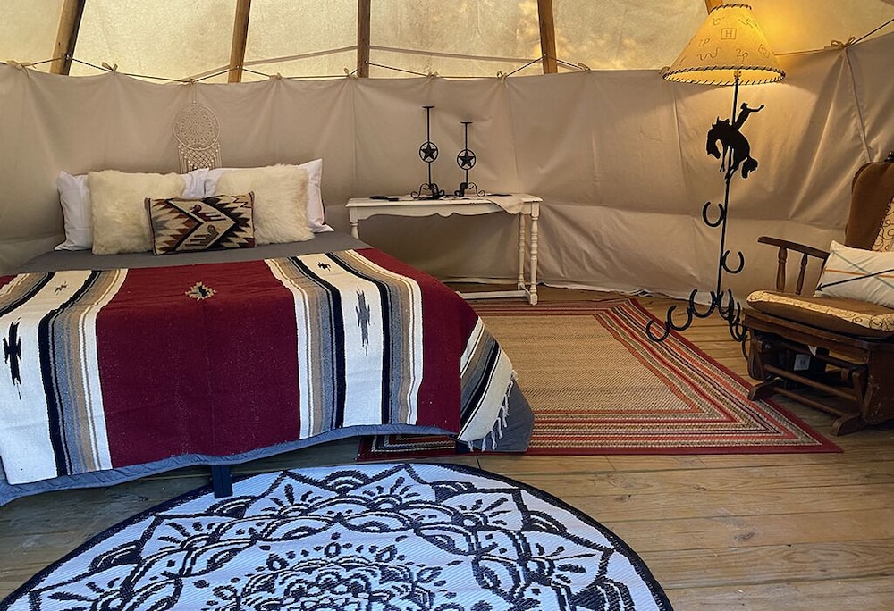 The Arrowhead Tipi Resort - Many Mountains - Nomadic Tipis on Lake ...