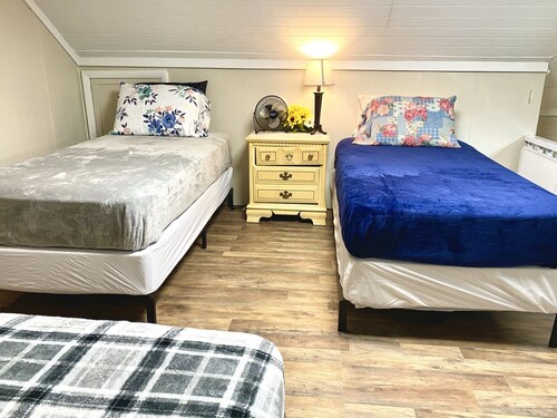 Main Street House, Parking, Few Miles From Trails - Chief Logan State Park, Logan