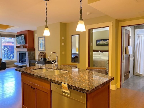 1 Bedroom/1 Bathroom Condo At Luxury Resort & Spa - Canmore