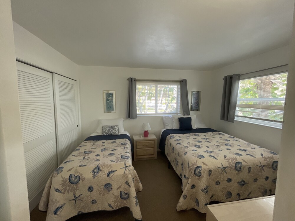 Direct Beachfront Unit-Ground Level-Walking Distance to all Bars and ...
