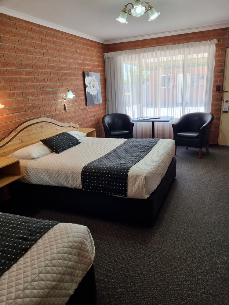 Motel Unit, 1 Street back from the beach with tidal pool Reviews, Deals ...
