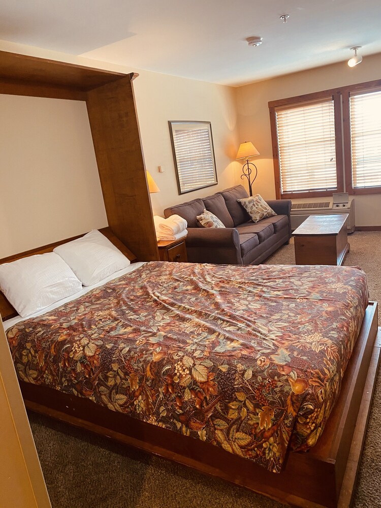 Center Village Condo (ski in/out) - Snowshoe | Vrbo