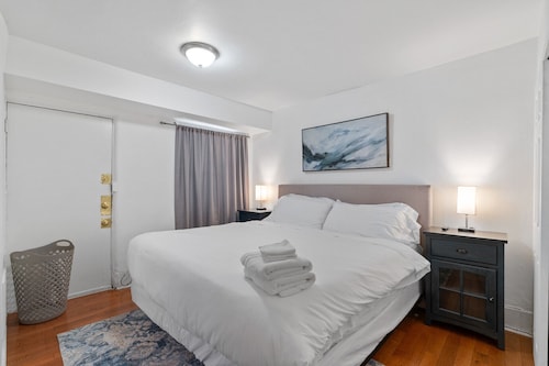 Lincoln Park Hideaway - 5 Min Walk To The Park! - Chicago, IL