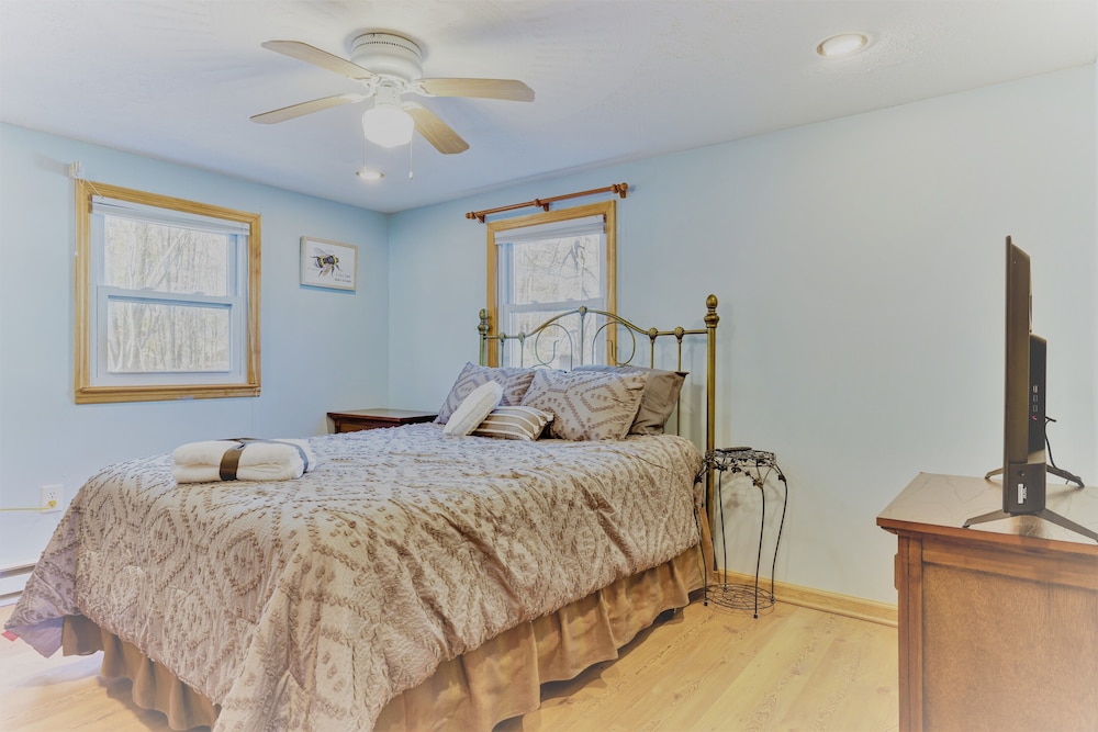 ARROWHEAD LAKE - Ski Chalet- Gameroom, Firepit - Lake View, Walk to ...